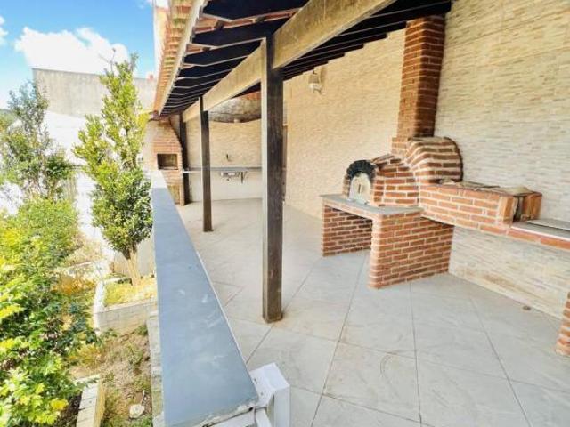 Casa escriturada à venda em Terra Preta próxima do centro de Terra Preta