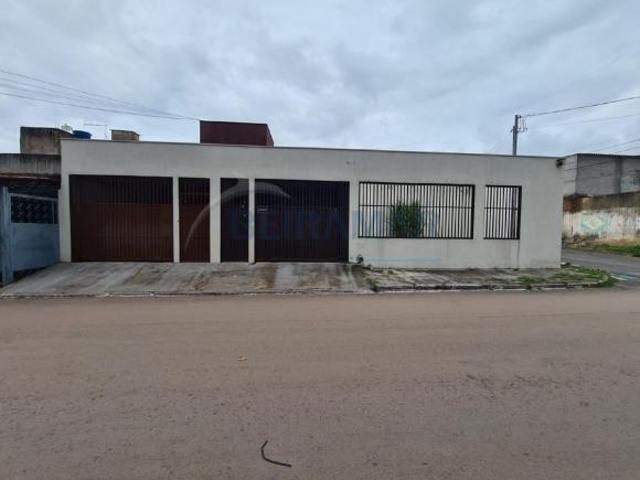 Casa Escriturada com Área Comercial – 2 Quartos – Areal QS 10 Bloco 110
