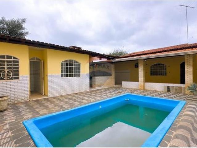 Casa ESCRITURADA COM PISCINA E CHURRASQUEIRA na QSD com 3 Quartos E 1 Suíte em Taguatinga Sul