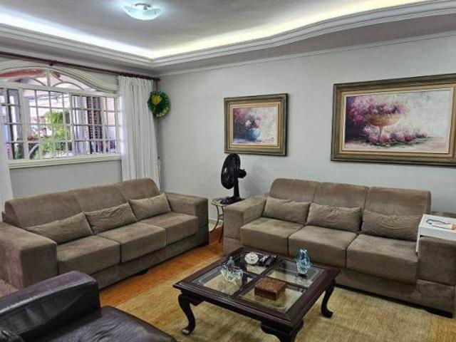 CASA ESCRITURADA EM LOTE DE 650 M²