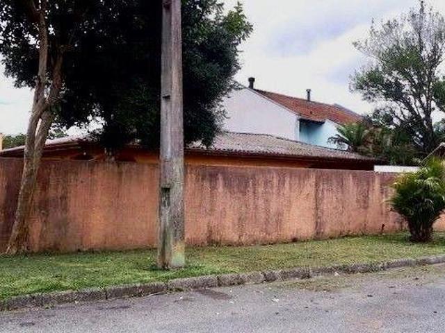 Casa Espaçosa nas Mercês com 5 Quartos, Suíte Master e Quintal Amplo