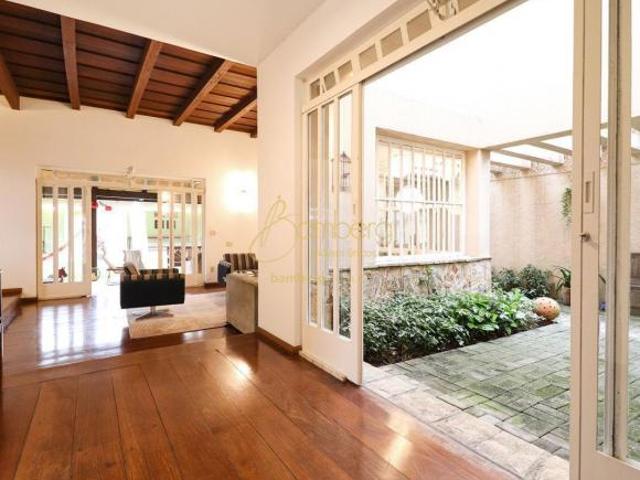 Casa espaçosa no Brooklin Velho