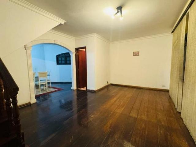 Casa Espaçosa no Jardim Cidália, Próximo à Av. Cupecê