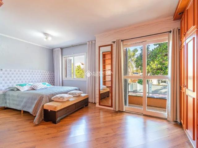 Casa espaçosa no Jardim Ingá, 4 dormitórios, 2 vagas e ampla área de lazer para até 30 pessoas