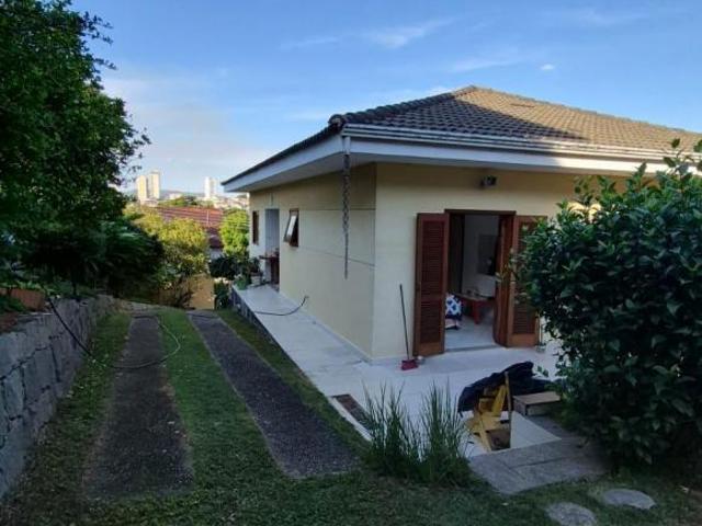 Casa Espaçosa no Tradicional Jardim América