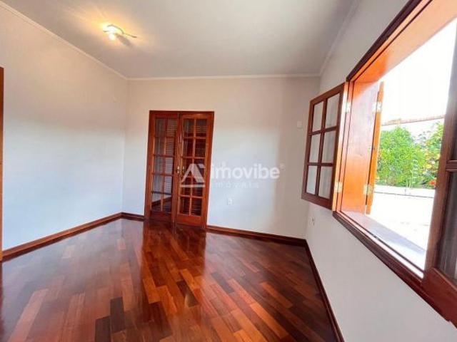 Casa Espaçosa à Venda com Quintal Amplo em Santa Bárbara d&apos Oeste