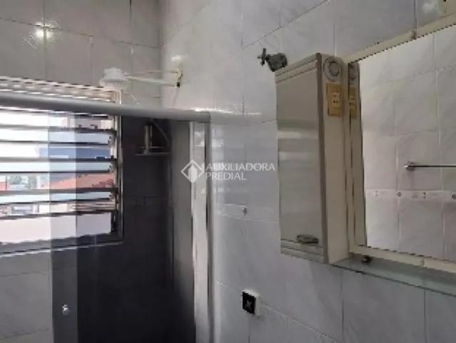 Casa espaçosa à venda com 2 suítes, e 4 banheiros no total