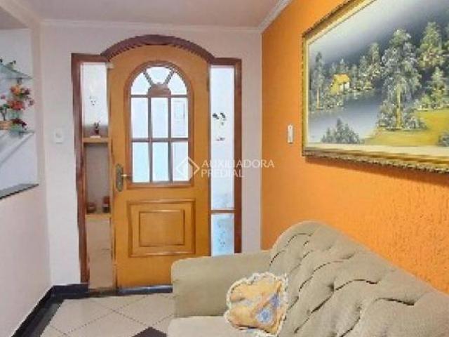 Casa espaçosa à venda com 2 suítes, e 4 banheiros no total