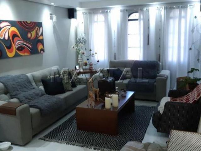 Casa espaçosa à venda com 3 quartos, sendo 1 suíte, e 5 banheiros no total