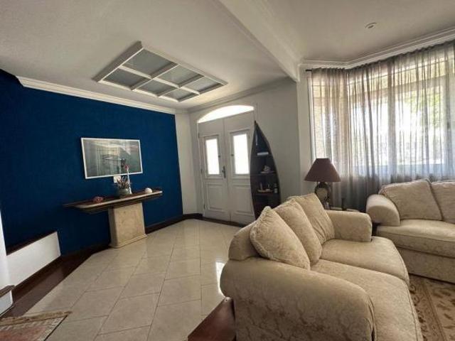 Casa espaçosa à venda com 5 dormitórios e 418 m² no Granja Olga
