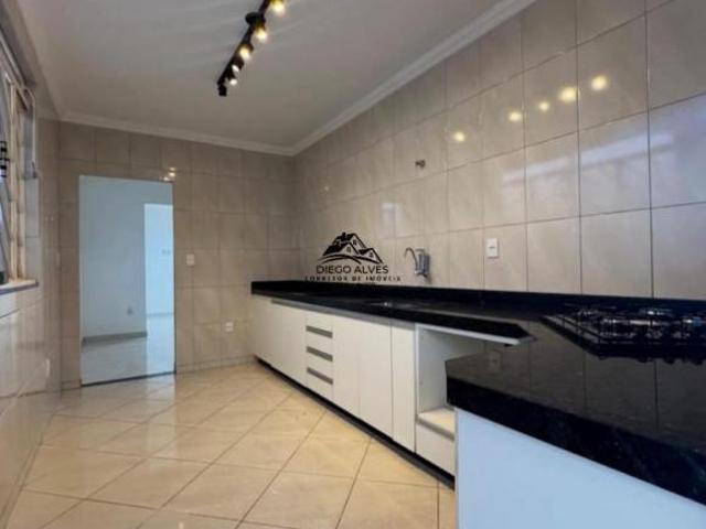 Casa Espaçosa à Venda em Lote de 360m² – 4 quartos 1 suíte 3 banheiros 4 vagas Itacolomi Betim/mg