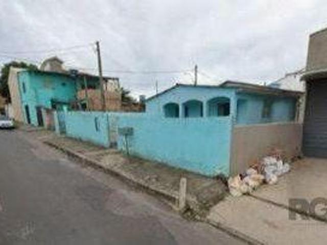 Casa espaçosa à venda no bairro Costa e Silva 4 dormitórios sendo 1 suíte