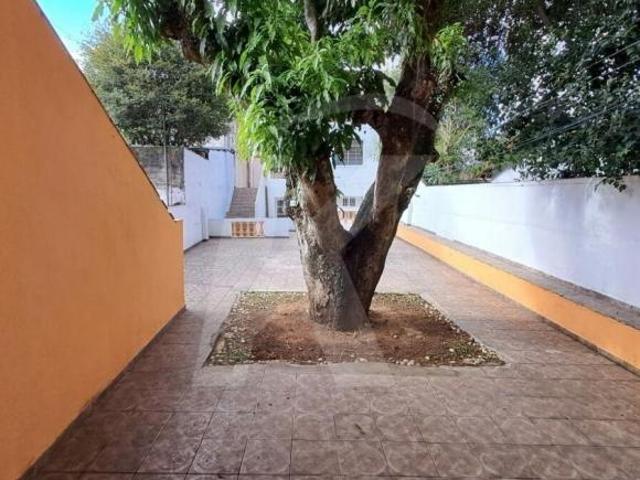 Casa espaçosa com 400m² de terreno em Santa Teresinha ? completa, reformada e em localização estraté