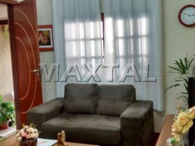 Casa Espaçosa com 4 Dormitórios, Quintal Amplo e 1 Vaga de Garagem