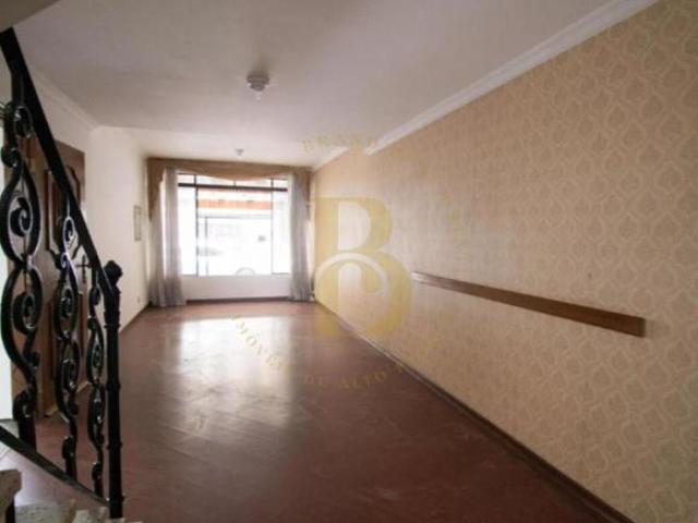 Casa espaçosa com 4 dormitórios, quintal e 2 vagas no Campo Belo