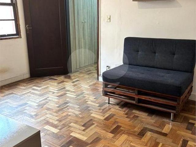 Casa espaçosa com 4 dormitórios suítes e quintal próximo ao Parque Villa Lobos