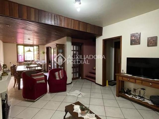 CASA COM 4 QUARTOS SILENCIOSA