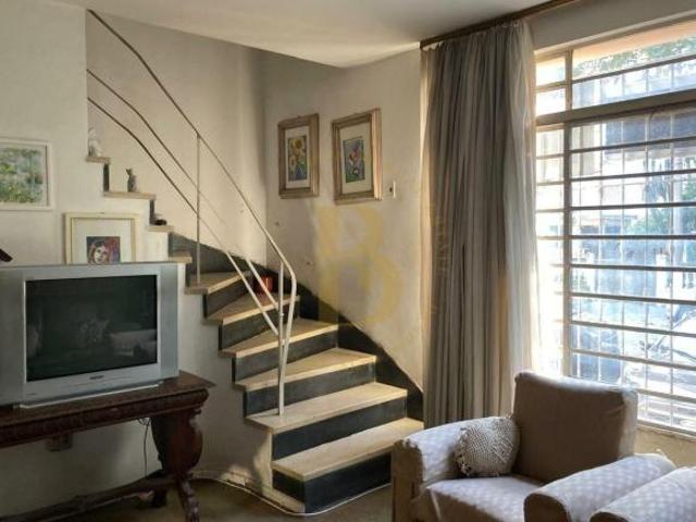 Casa espaçosa com 4 quartos a venda em Moema