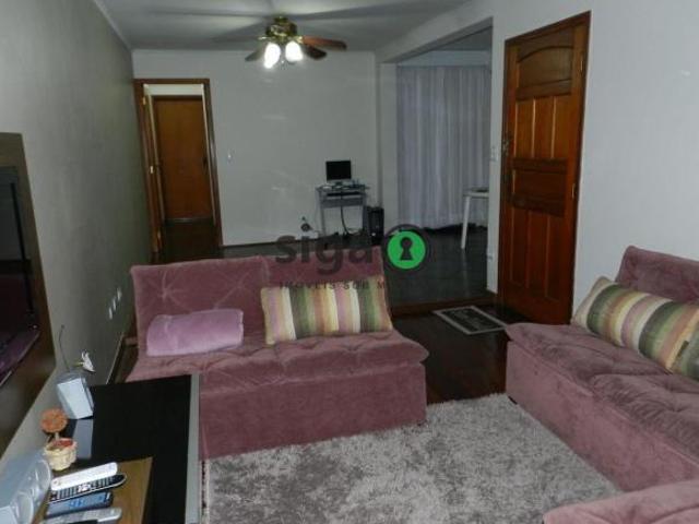 Casa Espaçosa com 5 Dormitórios e Quintal Próxima ao Metrô Vila Sônia