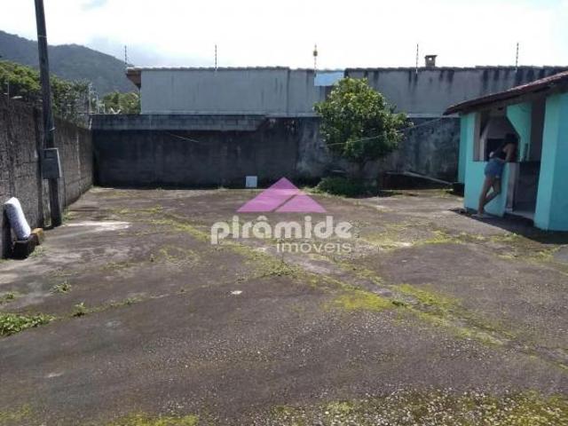 Casa Espaçosa com 7 Dormitórios no Jardim Casa Branca em Caraguatatuba/SP O Lar dos Seus Sonhos!