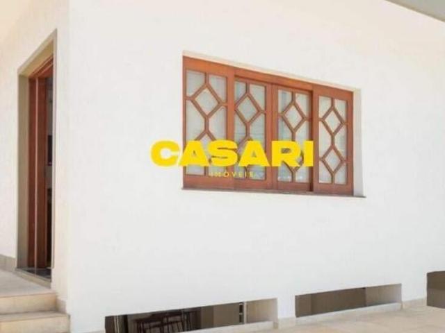 Casa Espaçosa com 8 Dormitórios e Garagem para 5 Carros à Venda – Próxima à Av. Kennedy