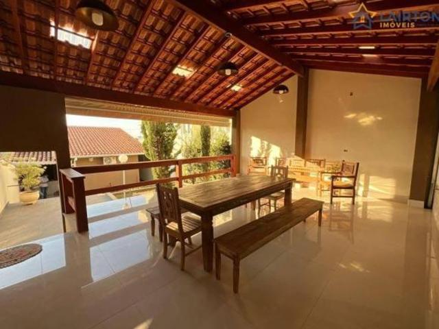 Casa Espaçosa com 3 Dormitórios à Venda no Jardim Santa Bárbara, Atibaia 181 m²
