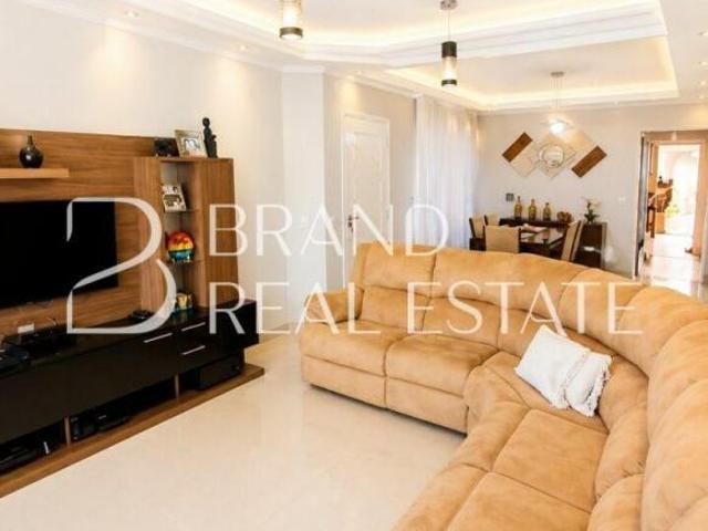 Casa Espaçosa com 3 Dormitórios e 4 Vagas Próxima ao Shopping Interlagos