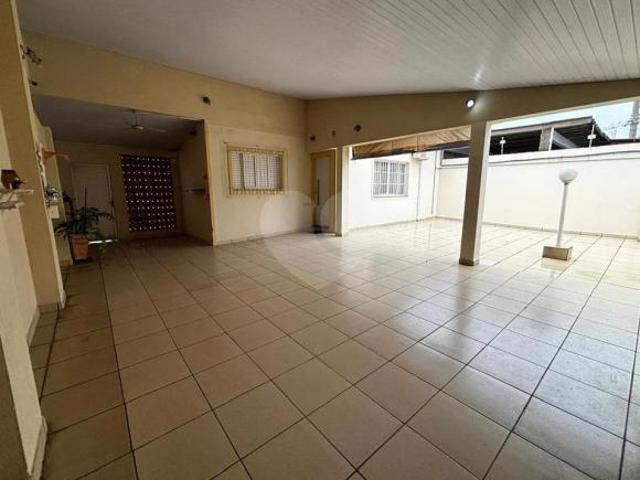 Casa Espaçosa com 3 Dormitórios e Área Gourmet – Conforto e Segurança Total