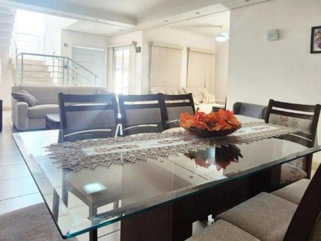 Linda casa à venda, 250 m², 3 dorms e 3 vagas em condominio em ITU