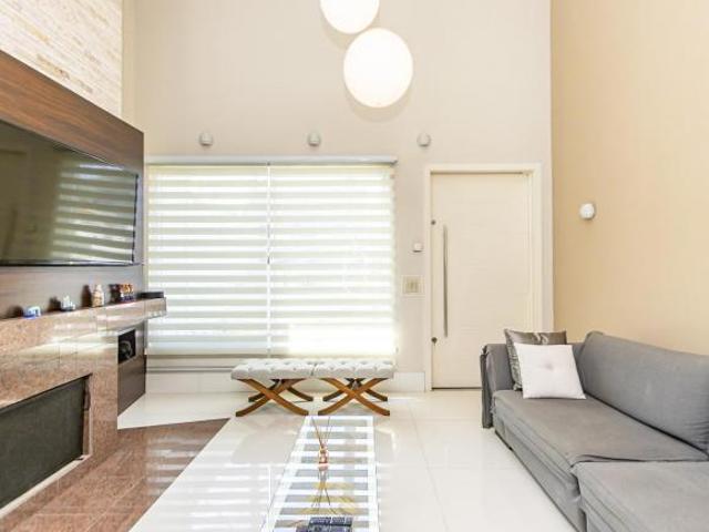 Casa Espaçosa com 3 quartos e Lazer Completo no Ub