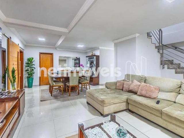 Casa espaçosa com 3 suítes, área de lazer completa no Lago Norte!