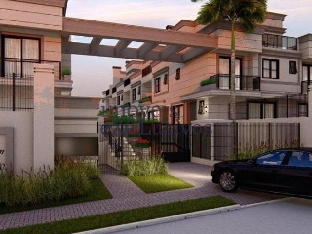 Casa espaçosa com 3 suítes, ático e excelente padrão de acabamento