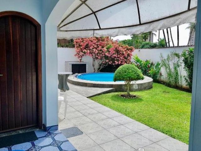 CASA ESPAÇOSA COM 3 SUÍTES, CLOSET, PISCINA, EDÍCULA COMPLETA E GARAGEM PARA 5 CARROS