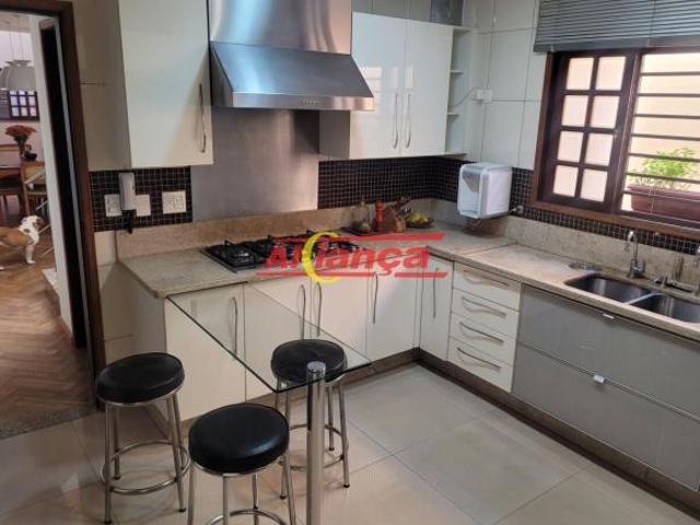 Casa Espaçosa com 3 Suítes e Área Gourmet Completa