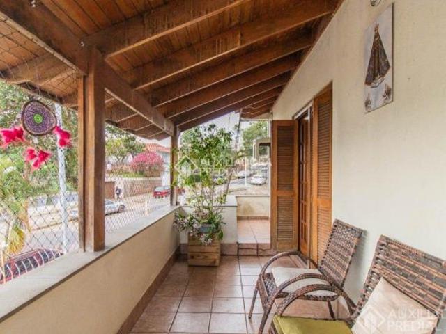 Casa espaçosa com 3 suítes na Caldre e Fião bairro Glória