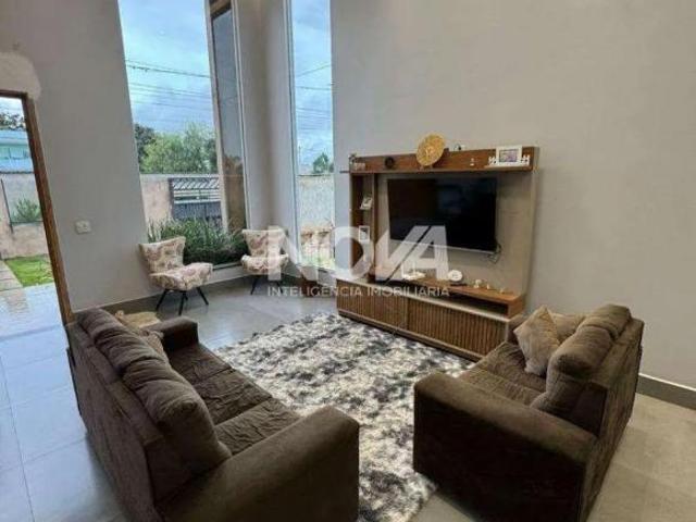 Casa Espaçosa com Pé Direito Alto e Churrasqueira Condomínio Buritis em Ponte Alta Gama