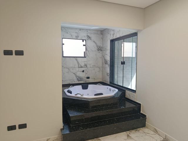 Casa Espaçosa com Piscina na Vila Caiçara