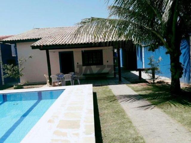 Casa espaçosa com piscina à venda no Porto Novo Caraguatatuba!