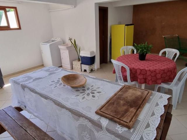 Casa Espaçosa com Piscina, Próxima à Praia do Costão do Santinho