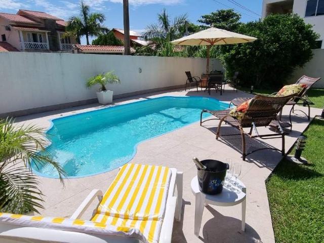 Casa Espaçosa com Piscina, Próxima na Praia do Santinho