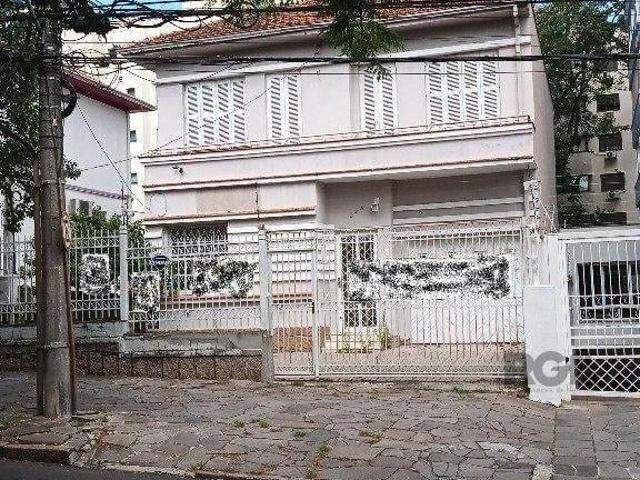 Casa Espaçosa de 3 Dormitórios à Venda no Bairro Moinhos De Vento!