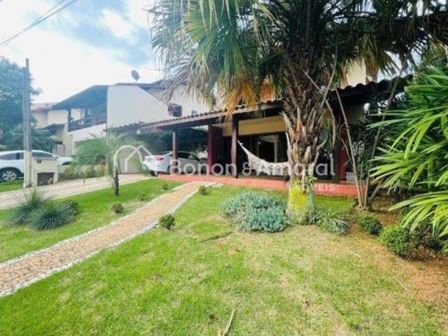 Casa Espaçosa e Confortável à Venda no Condomínio Vivenda das Quaresmeiras, em V