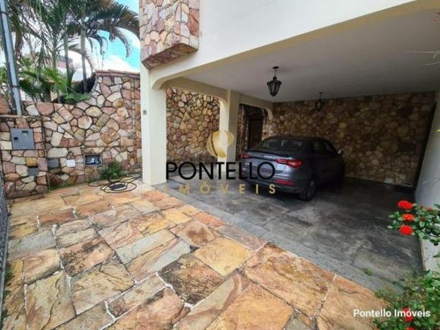 Casa Espaçosa e Bem Estruturada à Venda no Bairro Caiçara!