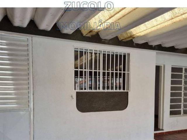 Casa espaçosa e bem localizada