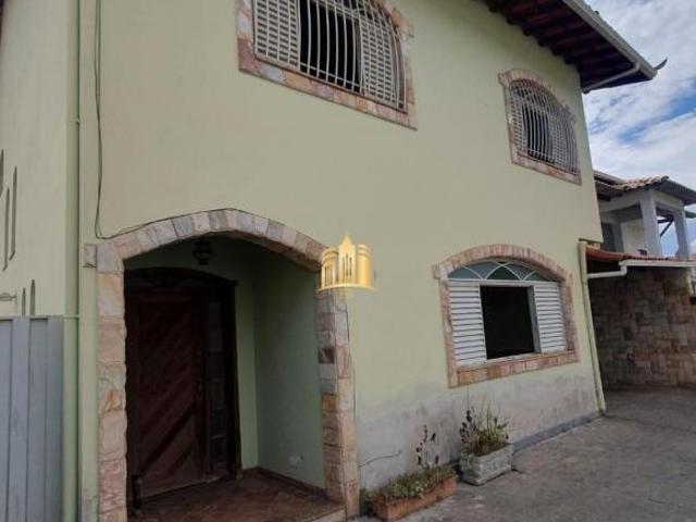 Casa Espaçosa e Bem Localizada no Centro de Esmeraldas: 7 Quartos, 3 Suítes, 3 Salas, 5 Banheiros, 5