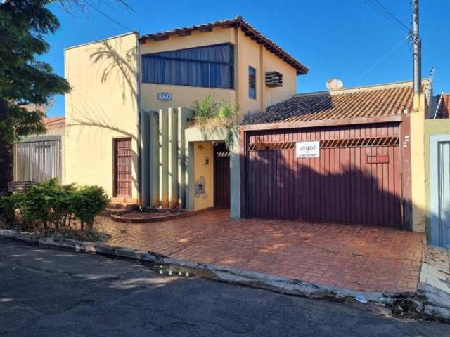 Casa espaçosa localização privilegiada