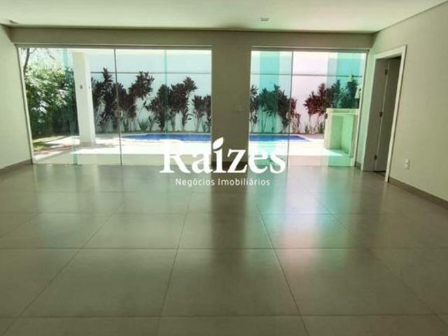 Casa Espaçosa para vender no Condomínio Jardins Roma – no Bairro Nova Uberlândia