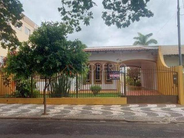 CASA ESPAÇOSA PRÓX. AO CENTRO PARANAVAÍ COM PERFIL RESIDENCIAL OU COMERCIAL