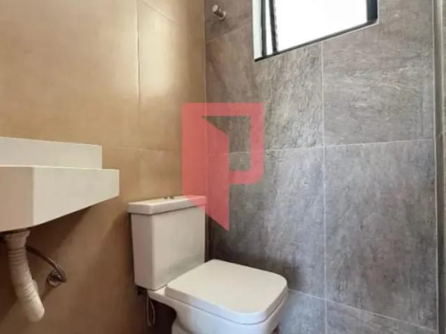 Casa Espaçosa à Venda no Bairro Caiçaras 3 Quartos, Suíte com Varanda e Área Externa – Próxima ao