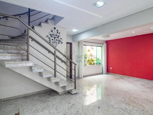 Casa espaçosa 3 dormitórios Vila Residencial Arborizada Perto Parque Aclimação